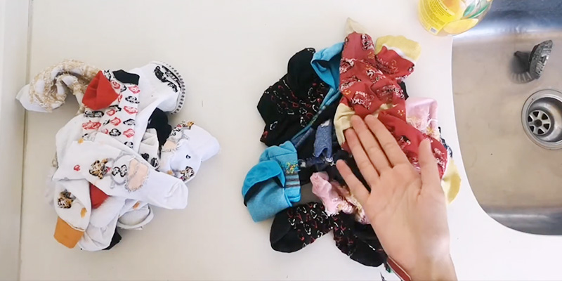How to Wash White Socks With Color on Them: 10 Steps